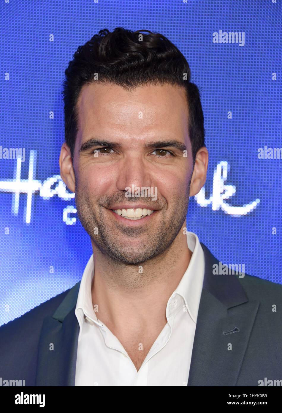 Benjamin Ayres im Hallmark Channel und Hallmark Movies & Mysteries 2019 ...