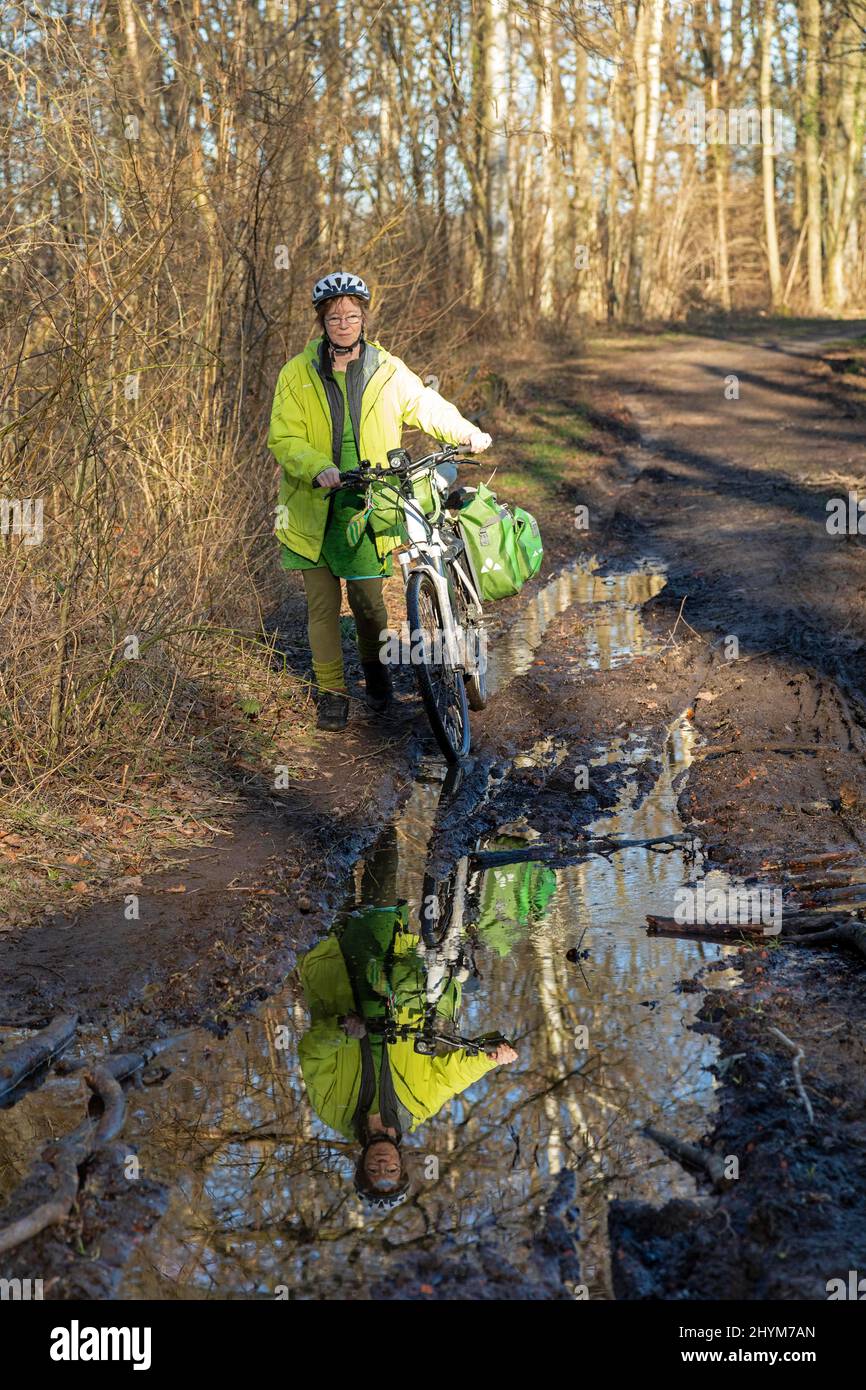 E bike über -Fotos und -Bildmaterial in hoher Auflösung – Alamy
