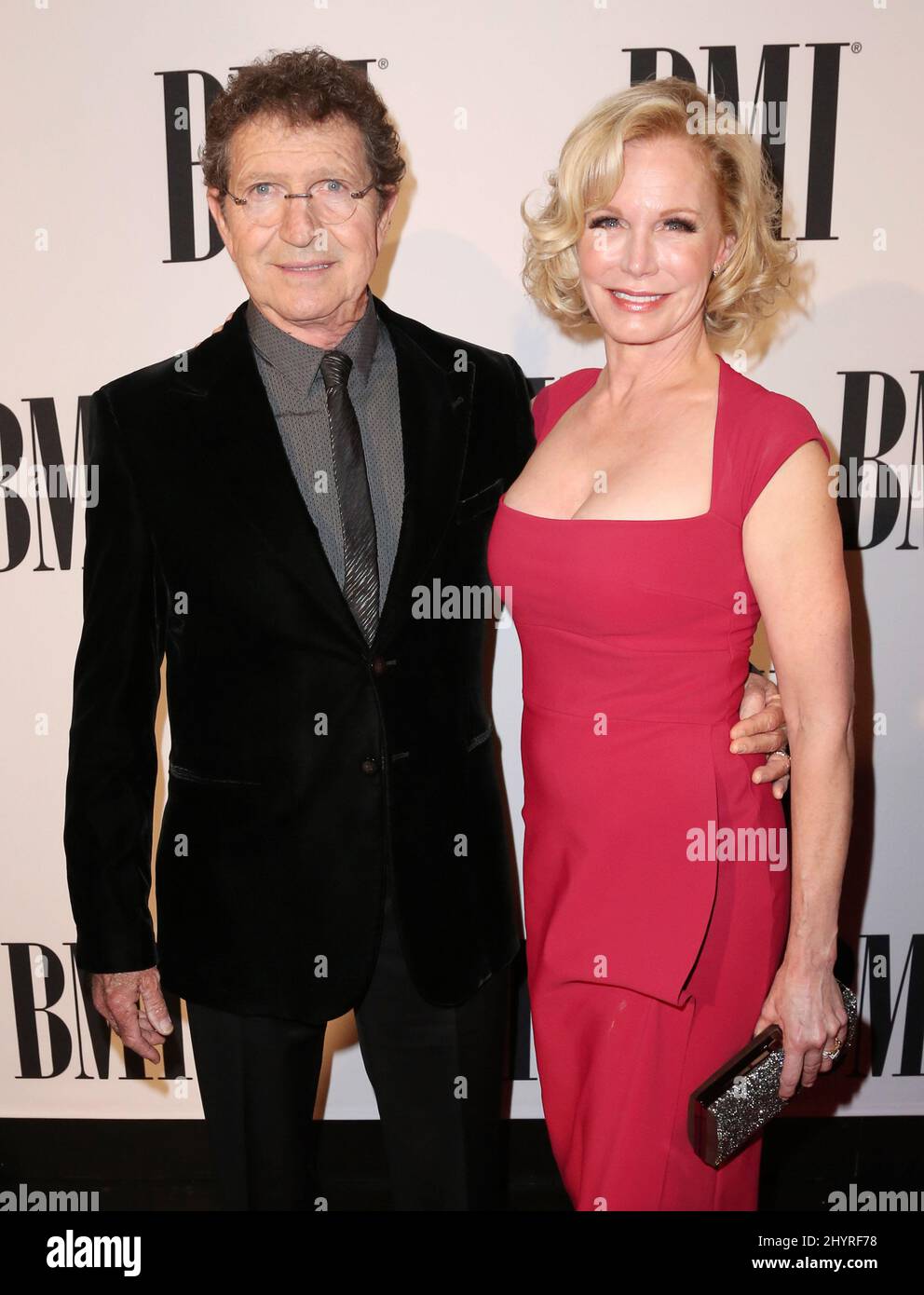 Der Singer-Songwriter Mac Davis ist nach einer Herzoperation in ...
