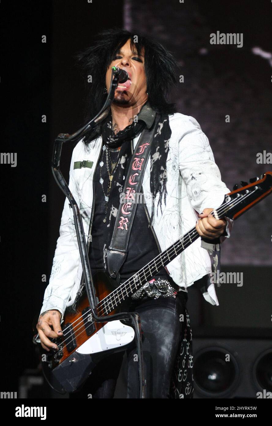 Nikki sixx motley crue performing -Fotos und -Bildmaterial in hoher ...