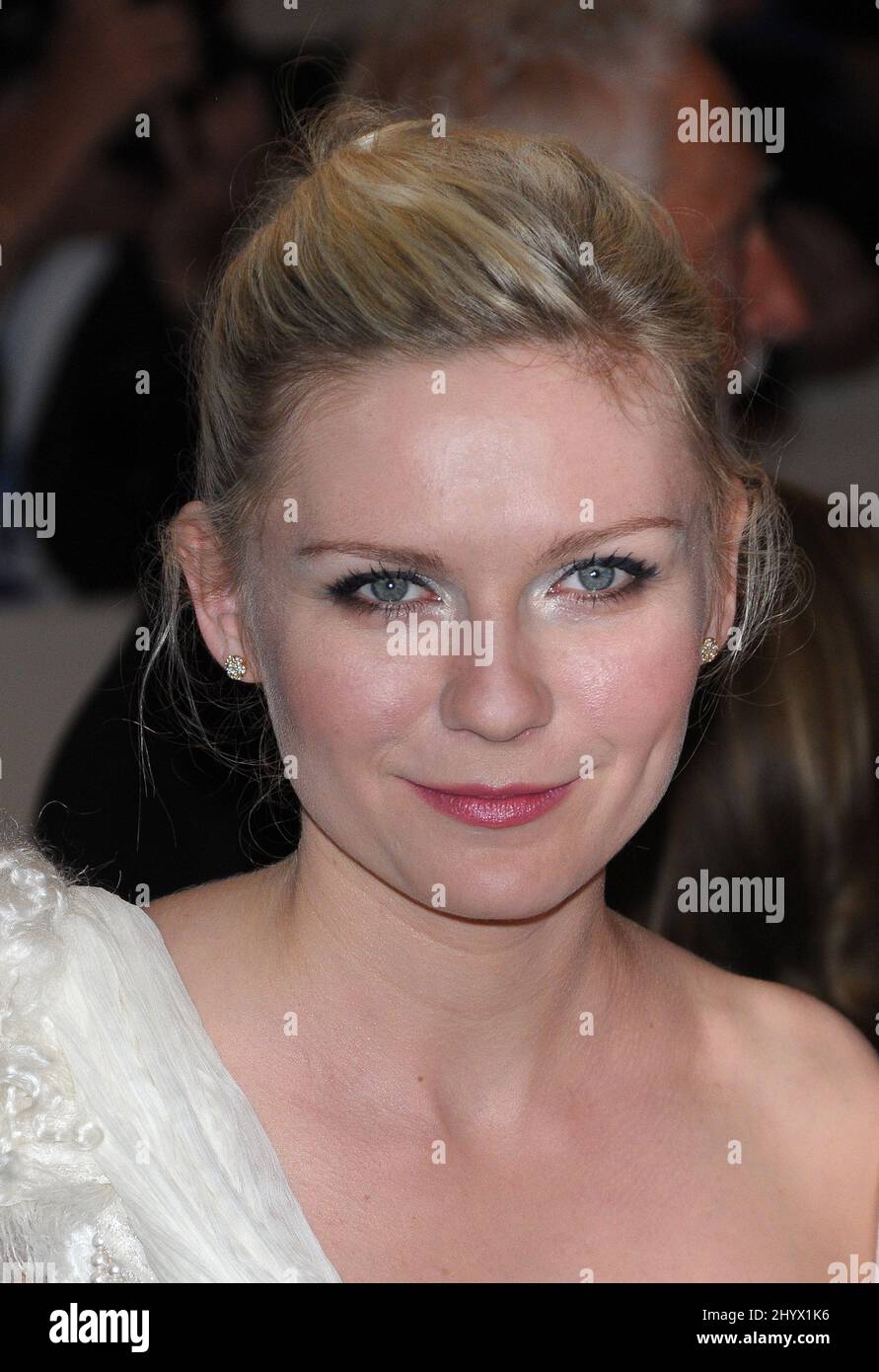 Kirsten Dunst bei der Ankunft am Metropolitan Museum of Art Costume ...