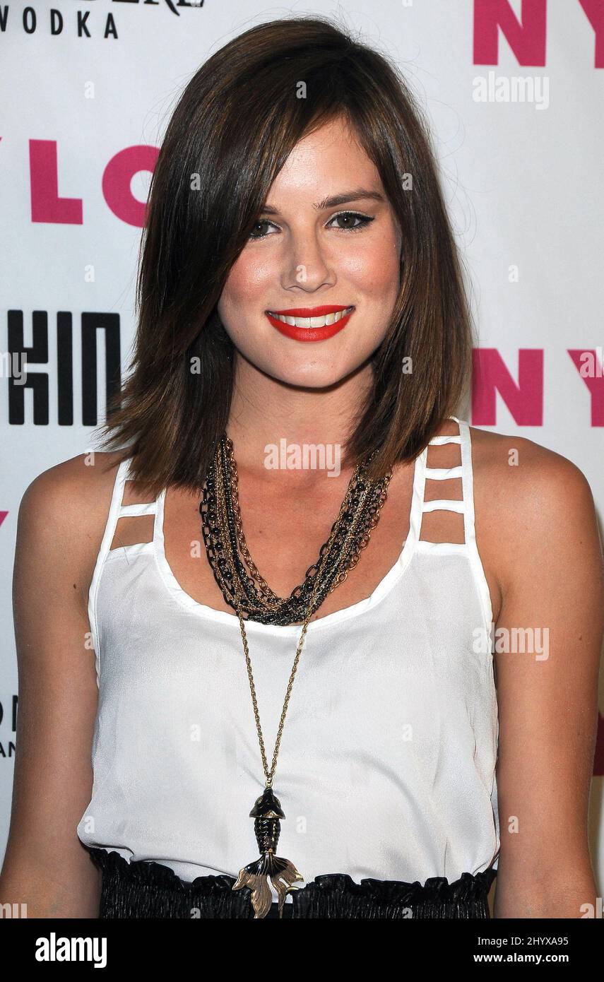 Chelsea Hobbs bei der Musikausgabe-Party des Nylon Magazine in der ...
