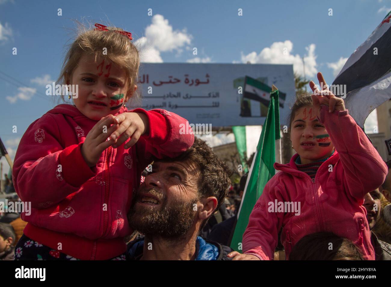 15. März 2022: Tausende Syrer feiern den elften Jahrestag der syrischen ...