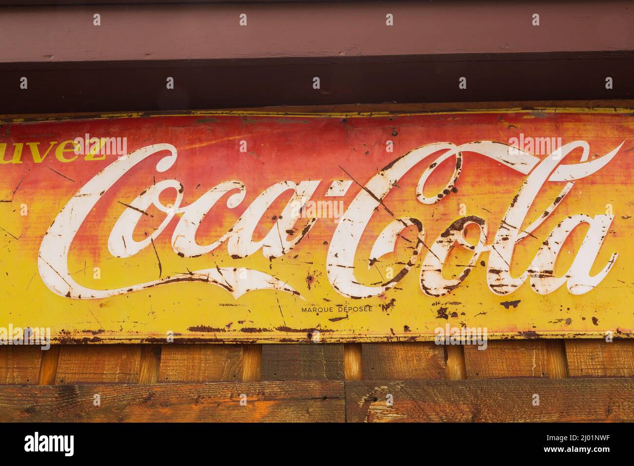 Alte antike coca cola zeichen -Fotos und -Bildmaterial in hoher ...