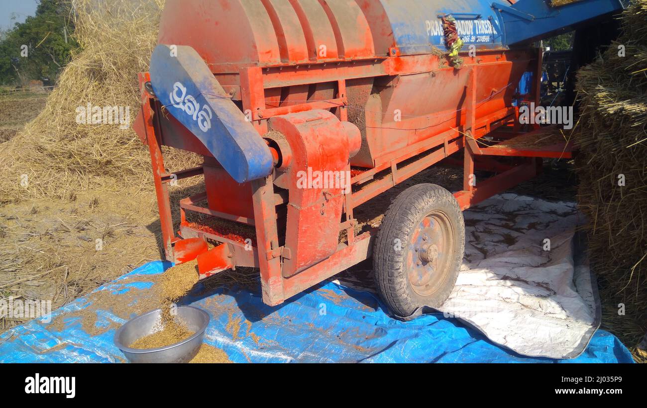 Dreschmaschine oder einfach drescher -Fotos und -Bildmaterial in hoher Auflösung - Seite 3 - Alamy
