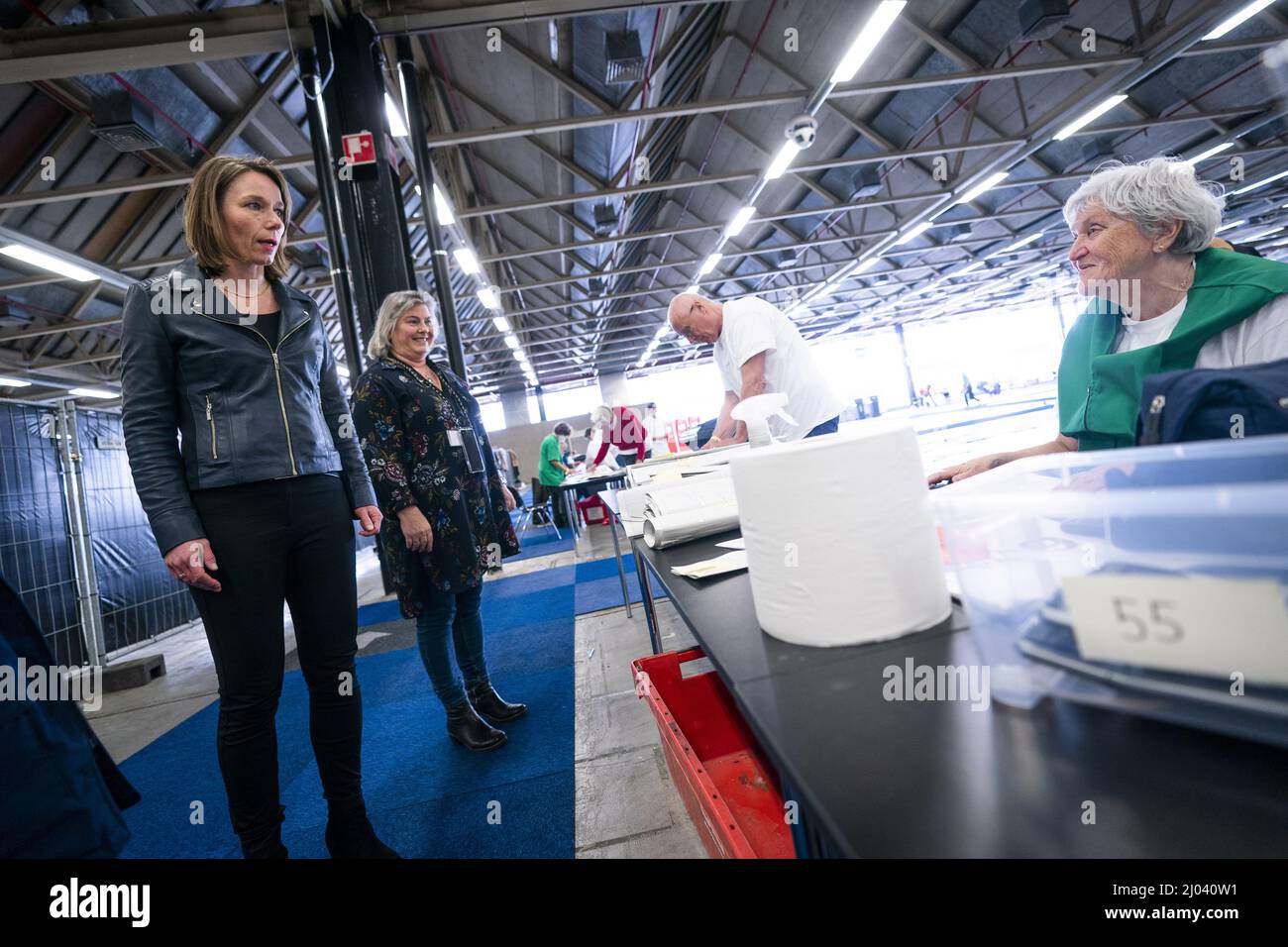 UTRECHT - Ministerin Hanke Bruins Slot (Binnenlandse Zaken) bringt eine Woche an der Jaarbeurs ...