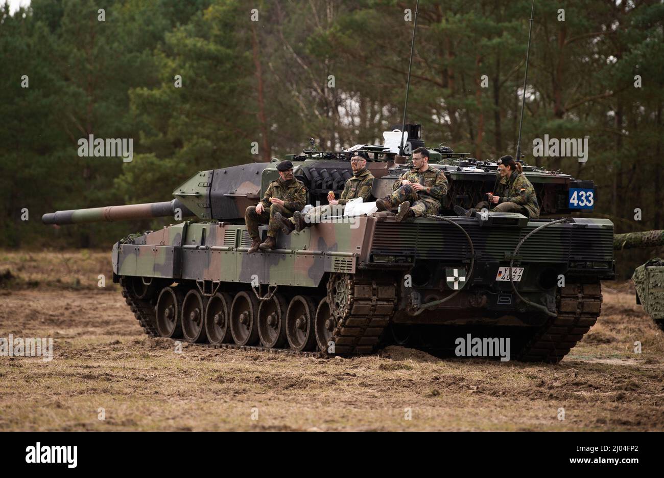 Kampfpanzer leopard 2 a7v -Fotos und -Bildmaterial in hoher Auflösung ...