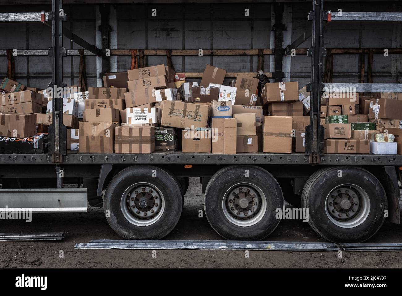 HUMANITÄRE HILFE AUS ITALIEN - NOWA GROBLA, GRENZE ZWISCHEN POLEN UND ...