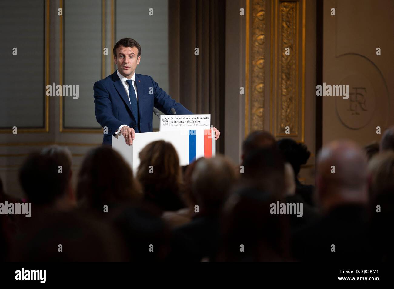 Der französische Präsident Emmanuel Macron und Brigitte Macron bei der ...