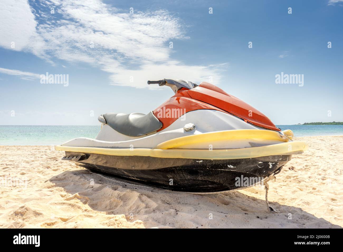 Jet ski am strand -Fotos und -Bildmaterial in hoher Auflösung – Alamy