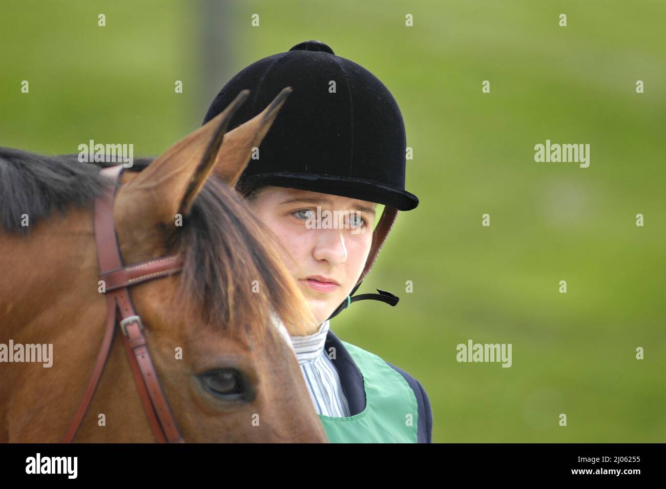 Mädchen besteigen ein pferd -Fotos und -Bildmaterial in hoher Auflösung ...