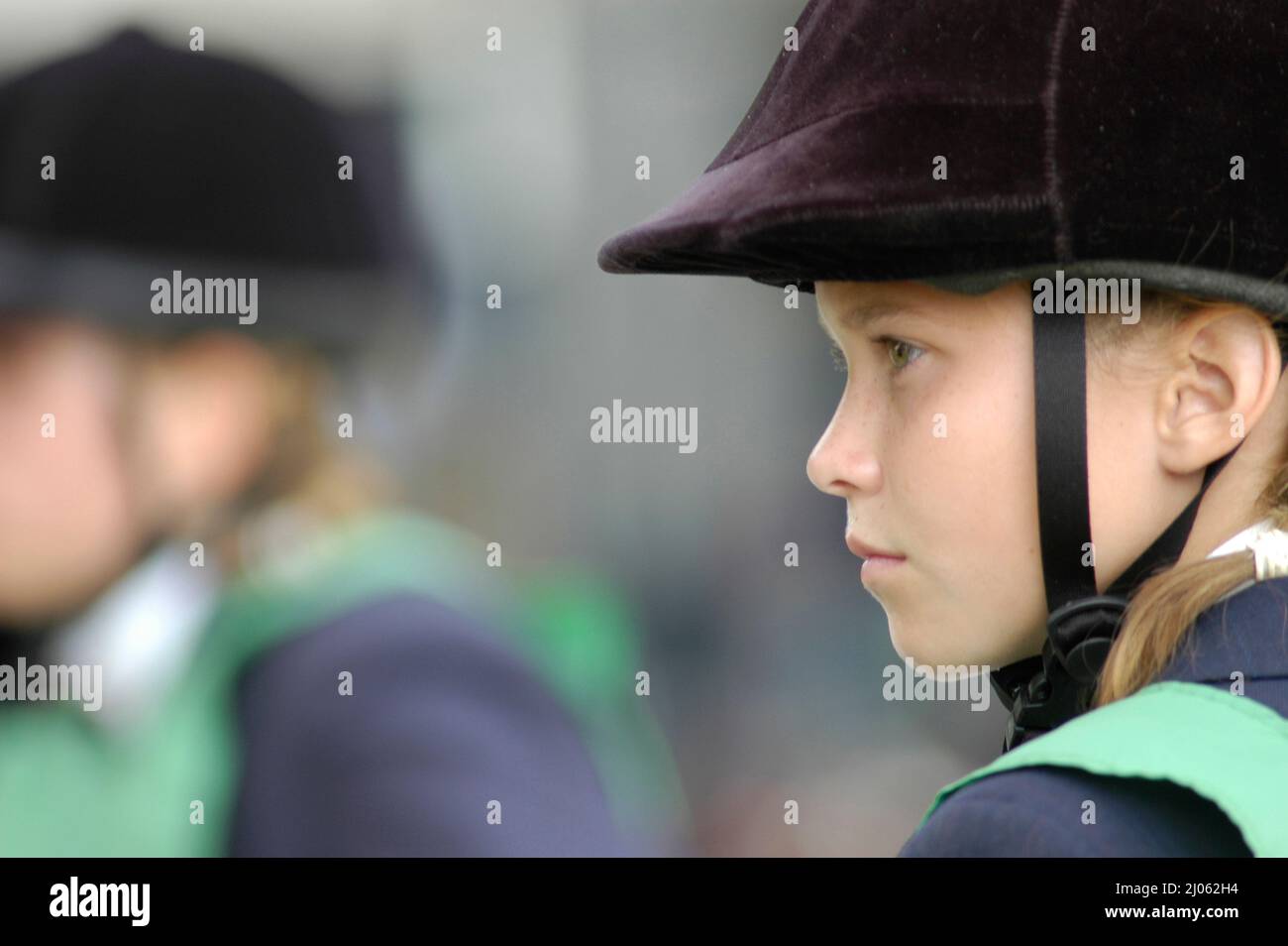 Mädchen besteigen ein pferd -Fotos und -Bildmaterial in hoher Auflösung ...