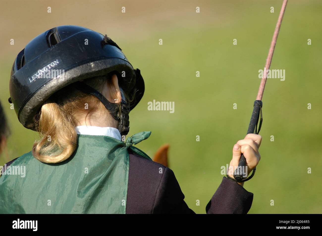 Mädchen besteigen ein pferd -Fotos und -Bildmaterial in hoher Auflösung ...