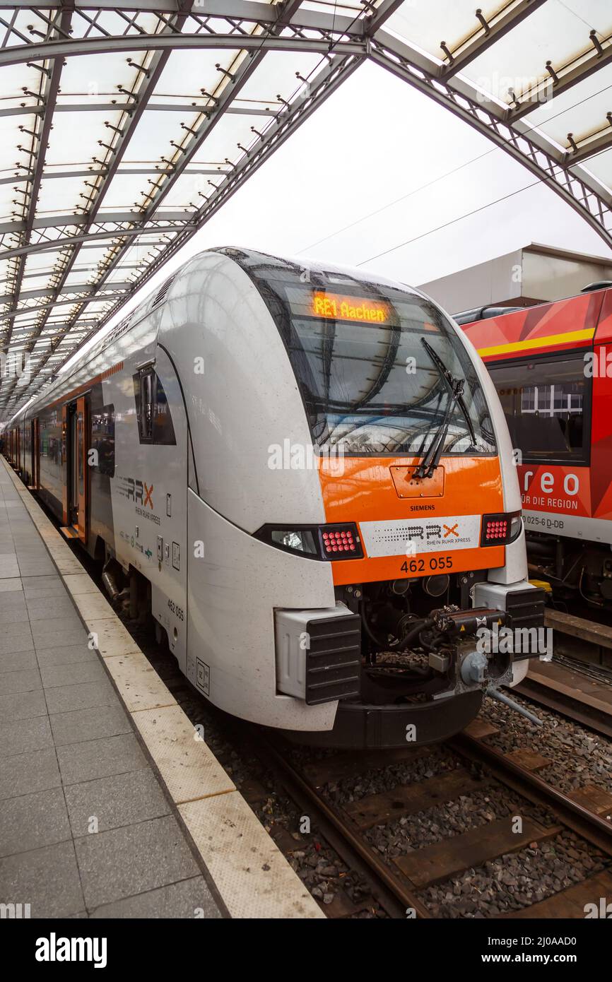 Köln, Deutschland - 3. August 2021: Rhein Ruhr Xpress RRX Zug Siemens ...