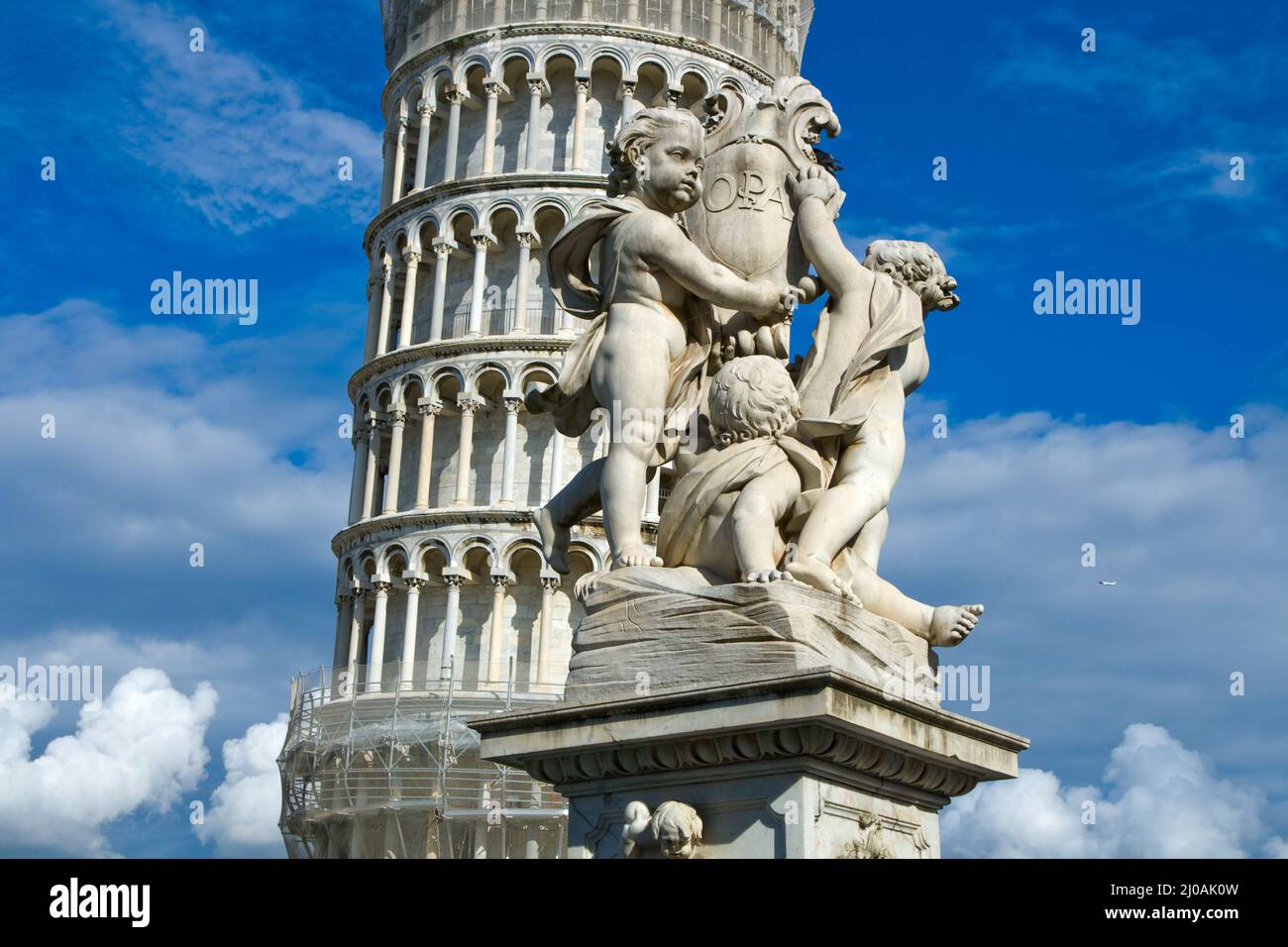 Schiefe figuren -Fotos und -Bildmaterial in hoher Auflösung – Alamy