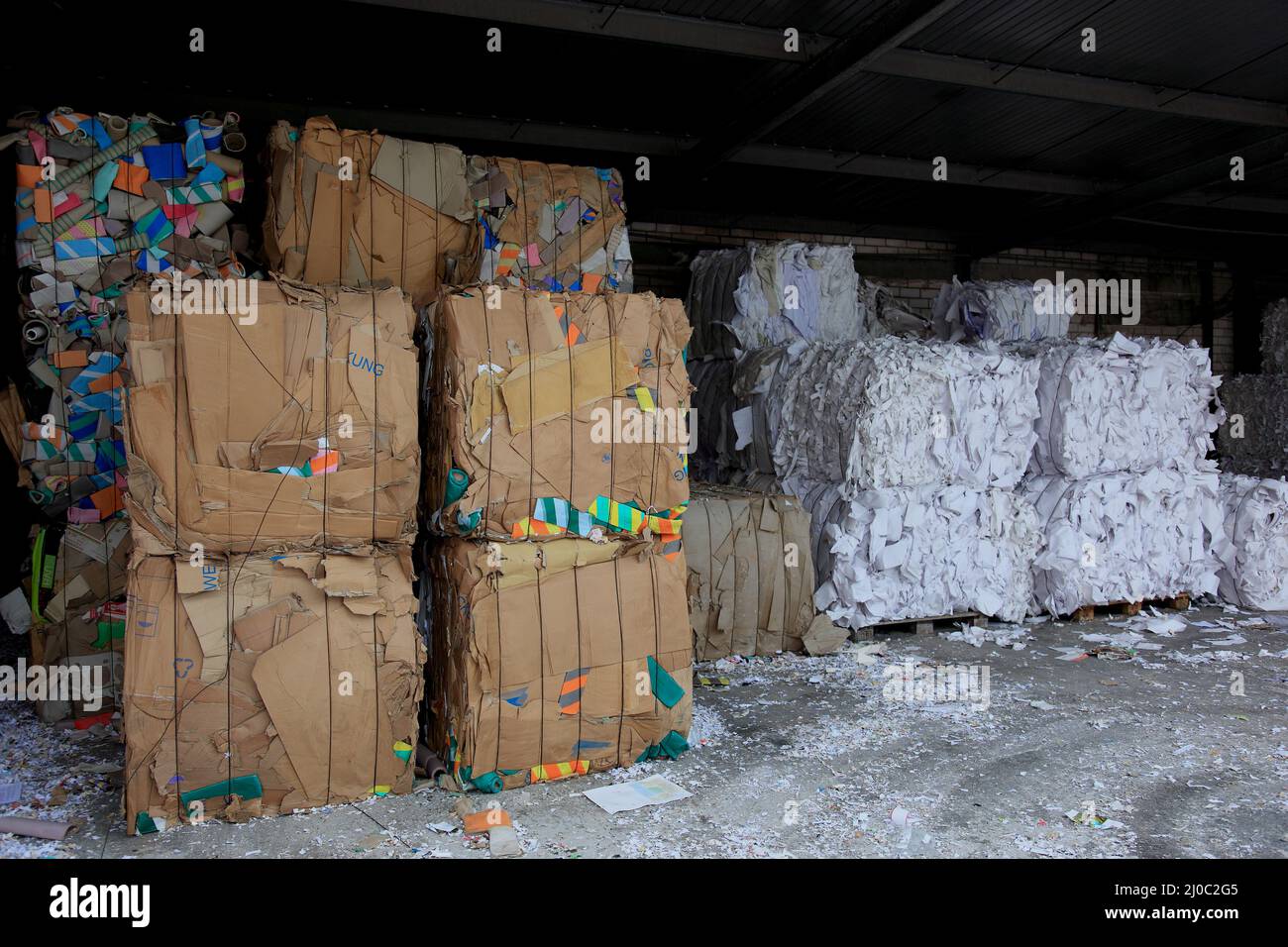 Waste paper bundled recycling -Fotos und -Bildmaterial in hoher ...