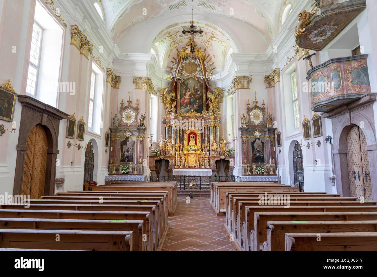Maria im wald einsamkeit -Fotos und -Bildmaterial in hoher Auflösung ...