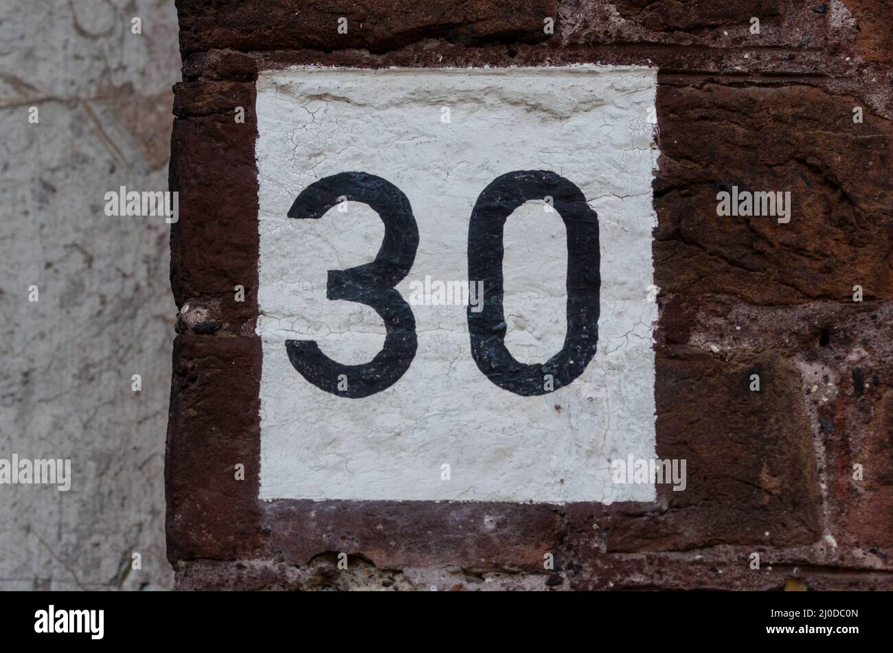 Number 30 front door -Fotos und -Bildmaterial in hoher Auflösung – Alamy