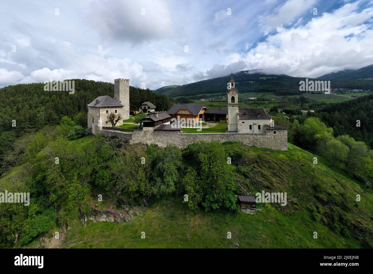 Brunico castle -Fotos und -Bildmaterial in hoher Auflösung – Alamy