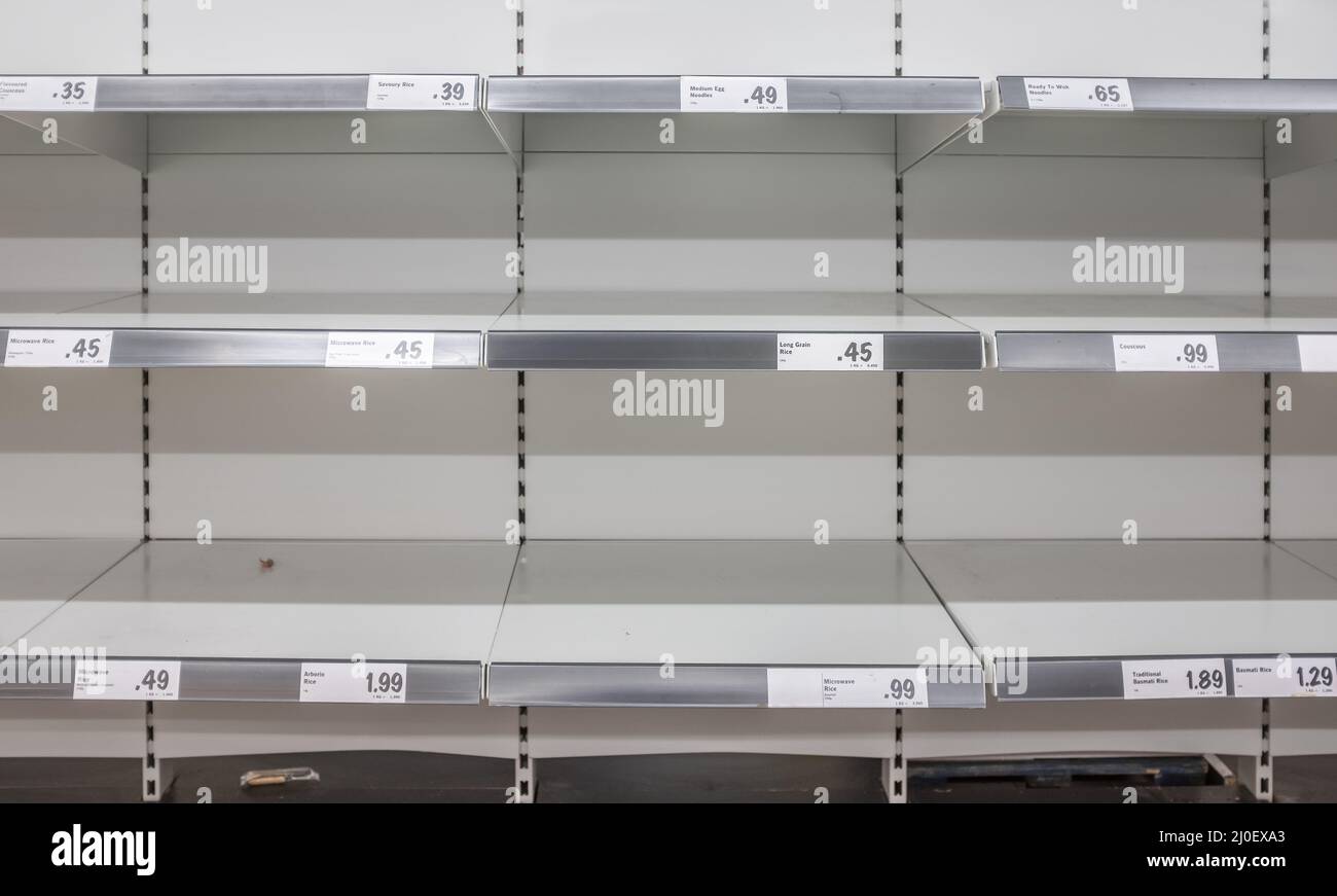 Supermarkt leere regale -Fotos und -Bildmaterial in hoher Auflösung – Alamy
