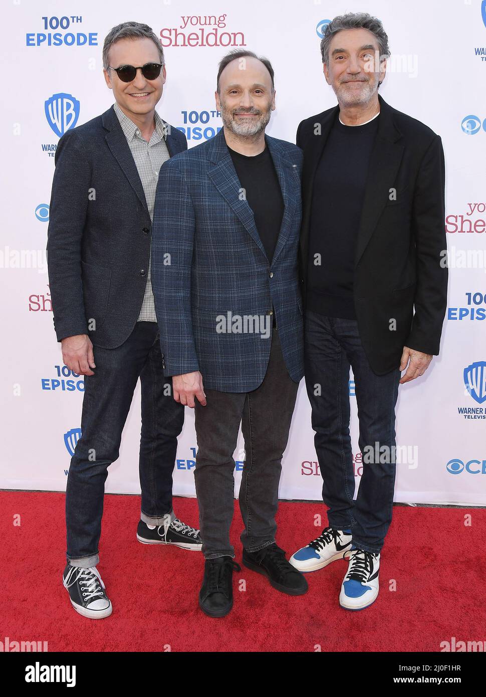 (L-R) Steve Holland, Steven Molaro und Chuck Lorre bei der Premiere von ...
