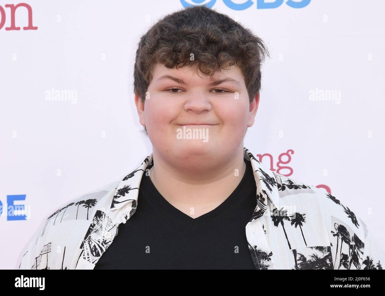 Wyatt McClure kommt zur Premiere von Warner Bros. 100. Episode of YOUNG ...