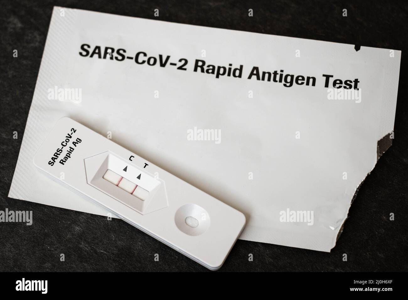 Positiver Corona-Test, Covid-19-Test - SARS-CoV-2 Rapid Antigen-Test ...