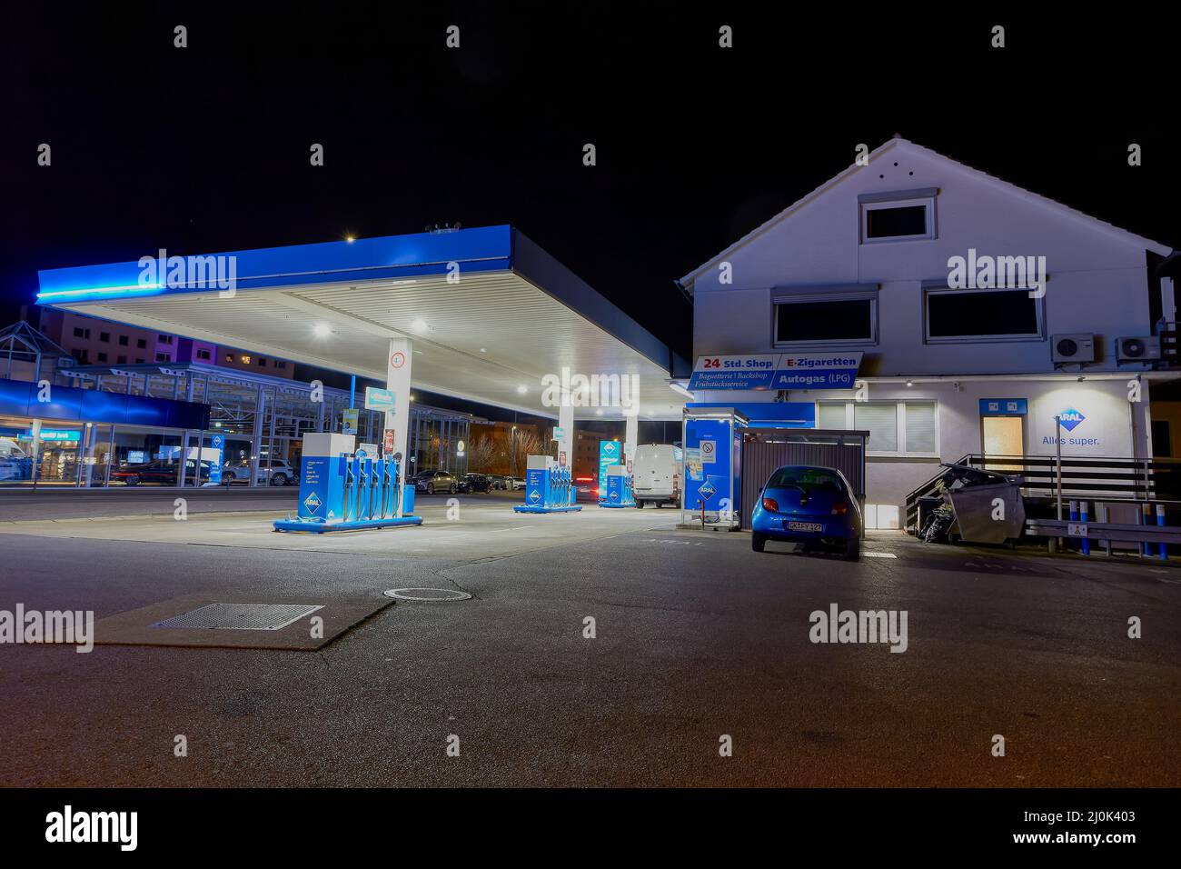 Aral petrol pump -Fotos und -Bildmaterial in hoher Auflösung – Alamy