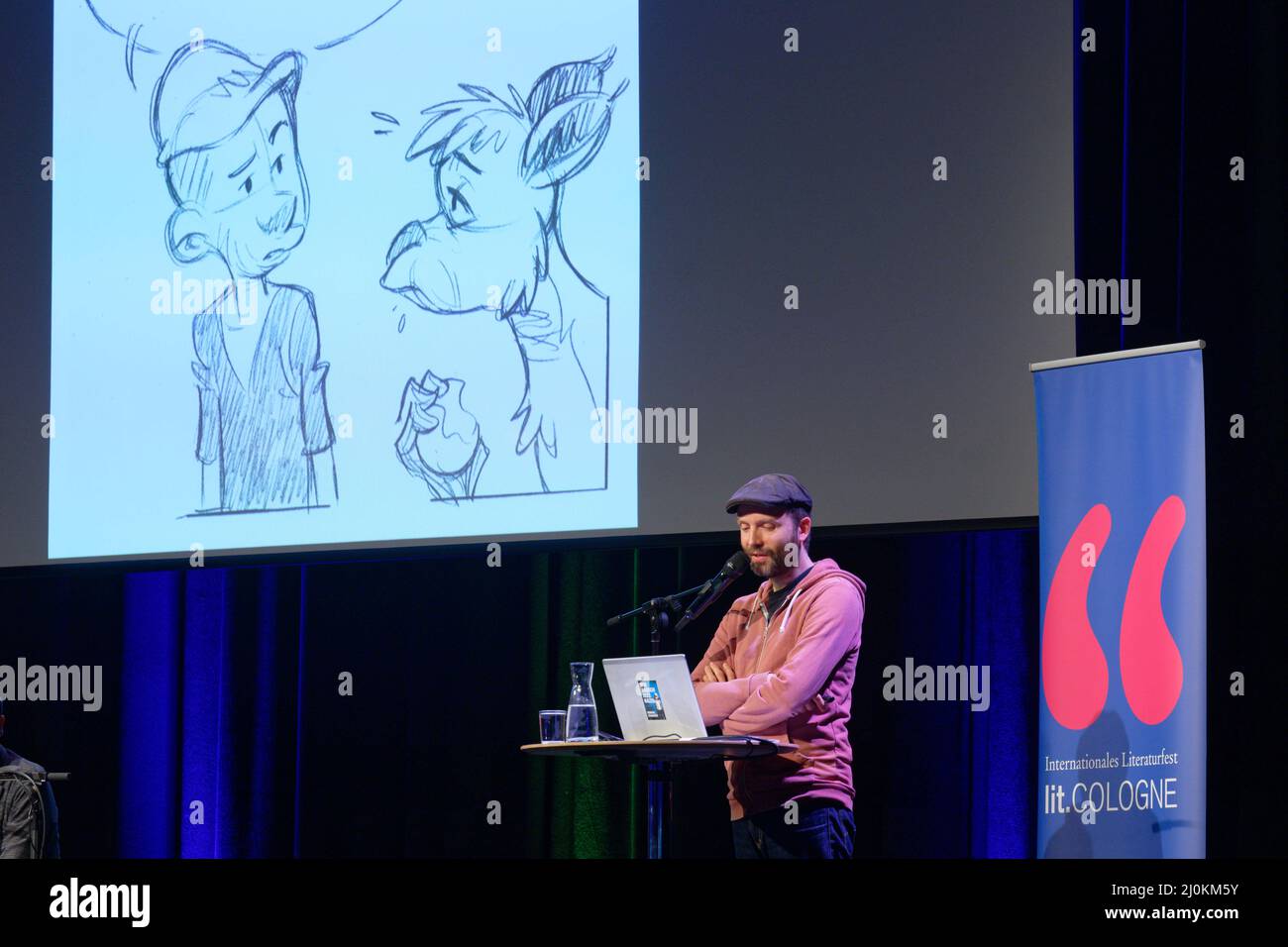 Köln, Deutschland. 19. März 2022. Autor Marc-Uwe Kling ist bei einer ...