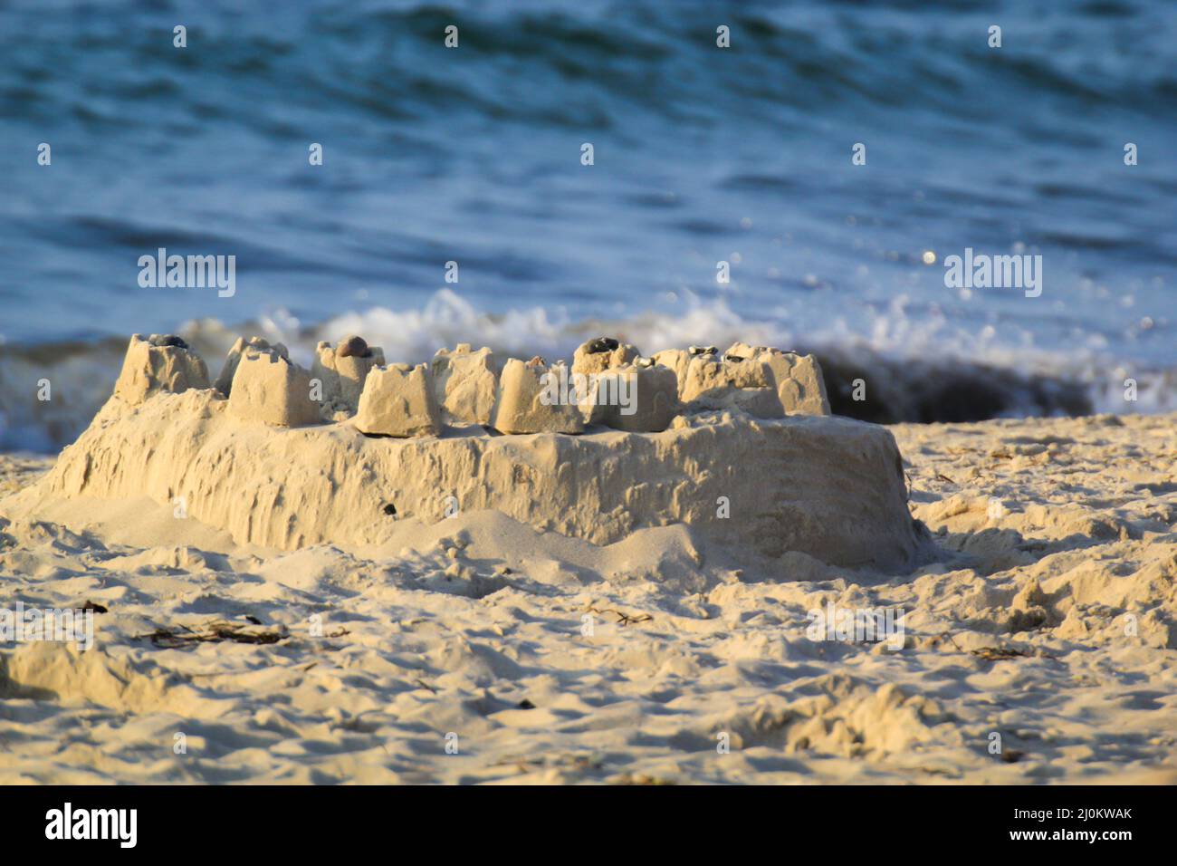 Wet sand castle -Fotos und -Bildmaterial in hoher Auflösung – Alamy