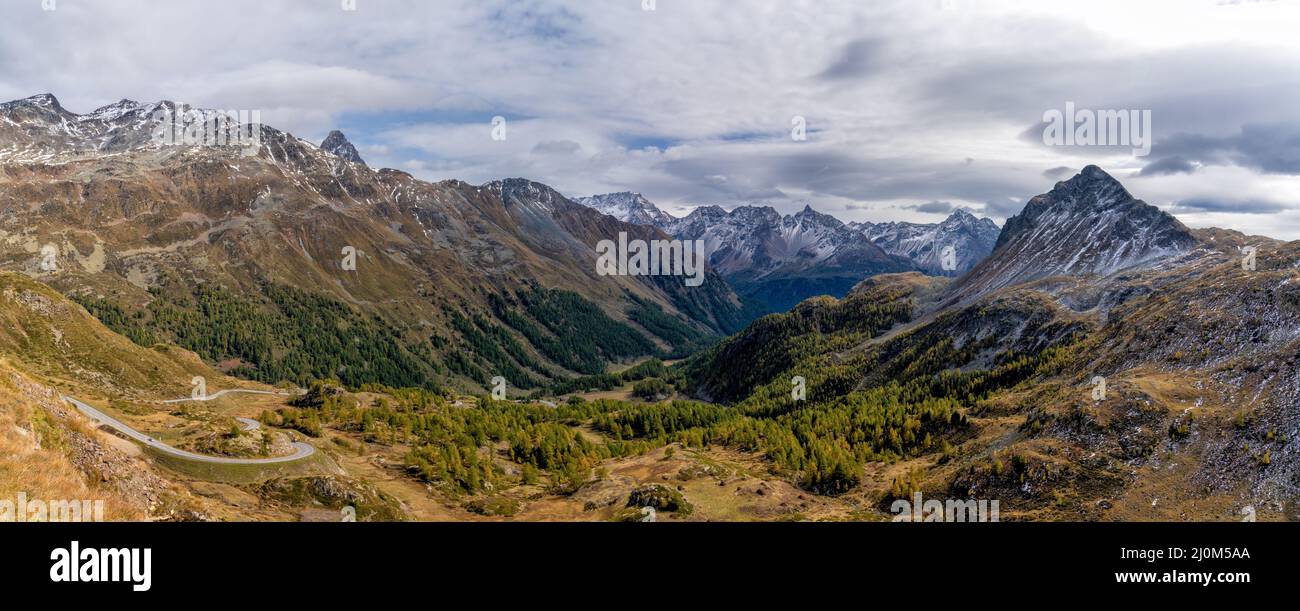 Berninapass strasse -Fotos und -Bildmaterial in hoher Auflösung – Alamy