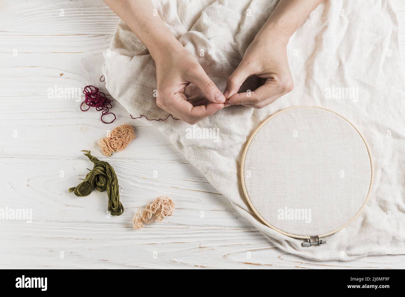 Hand sticken -Fotos und -Bildmaterial in hoher Auflösung – Alamy