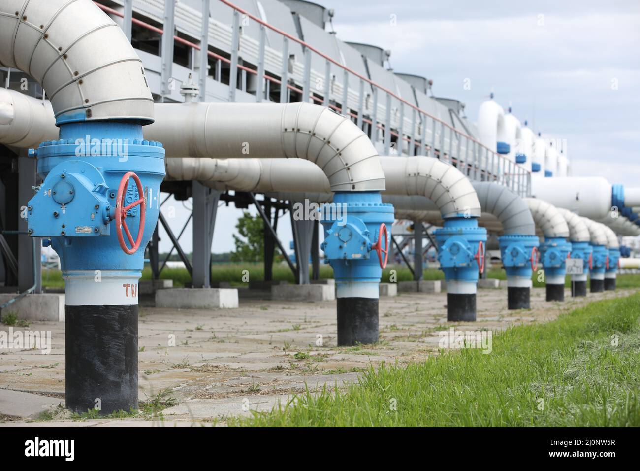 Booster fertigungsanlage -Fotos und -Bildmaterial in hoher Auflösung ...