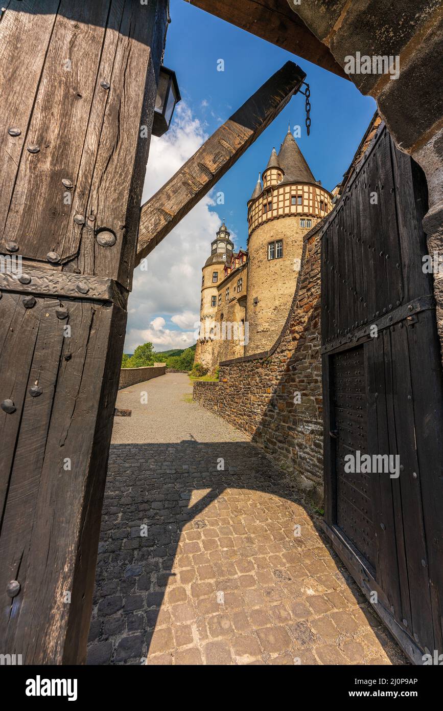 Mauer der mittelalterlichen burg -Fotos und -Bildmaterial in hoher ...