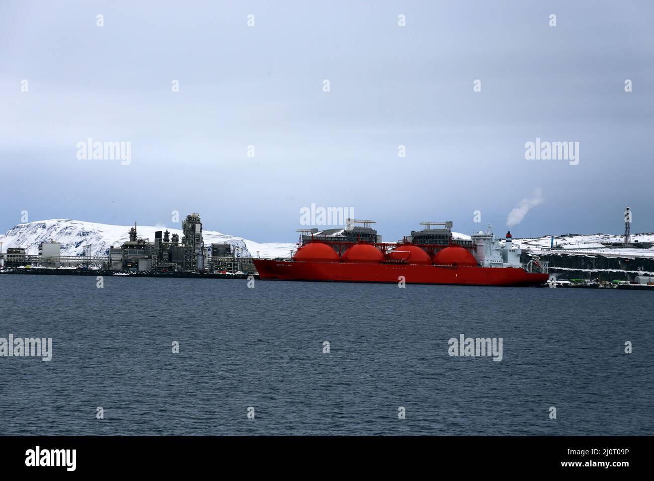 Vor Hammerfest, Norwegen, wird auf der Insel Melkoya Erdgas aus dem ...