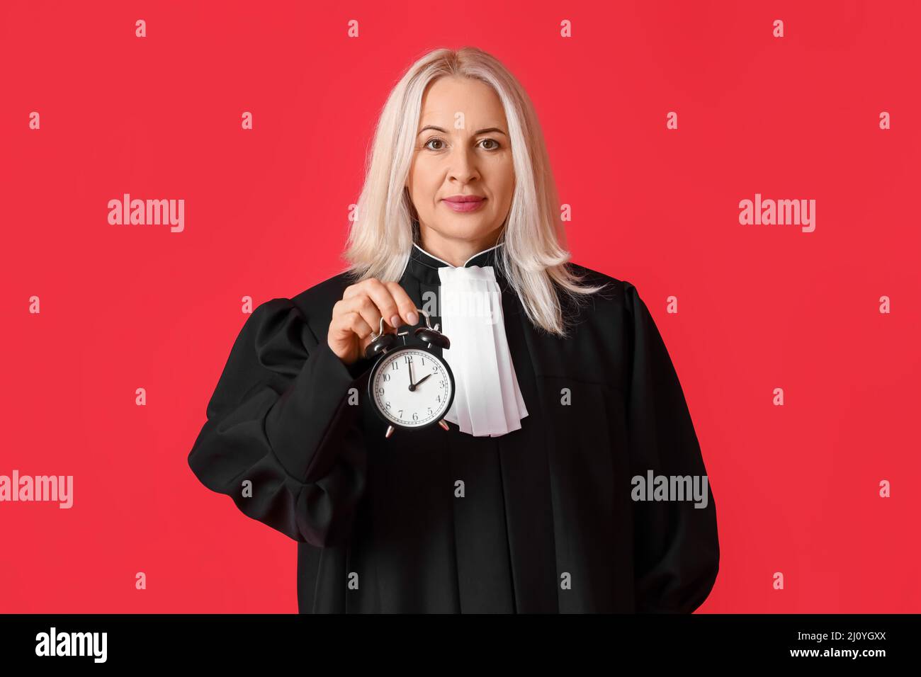 Red robe judge -Fotos und -Bildmaterial in hoher Auflösung – Alamy