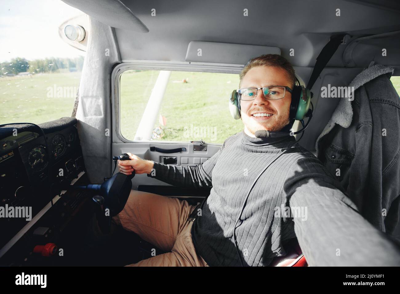 Cockpit selfie -Fotos und -Bildmaterial in hoher Auflösung – Alamy