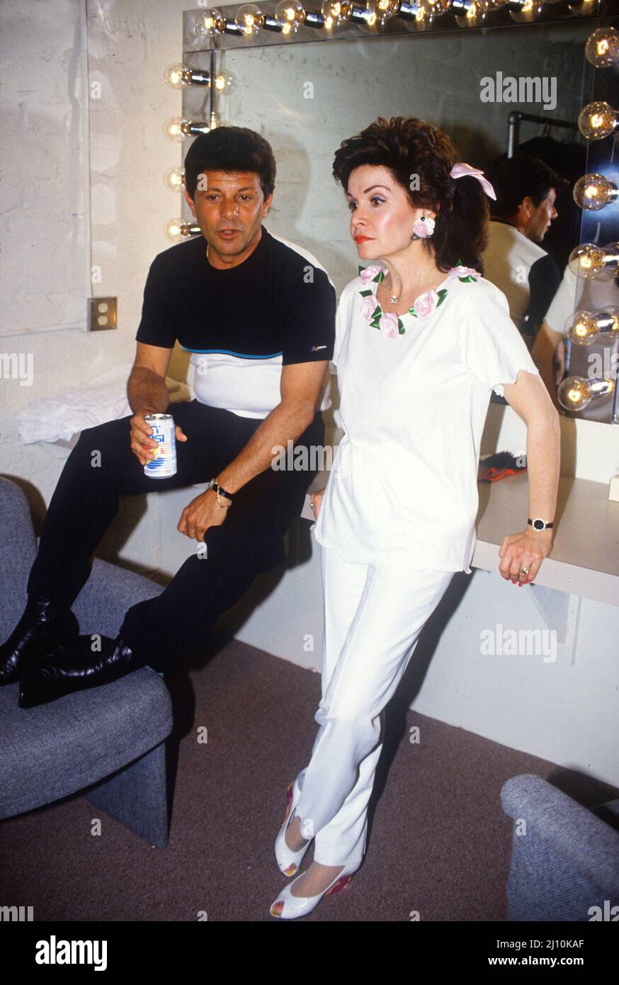Frankie Avalon und Annette Funicello treten auf der Knotts Berry Farm ...