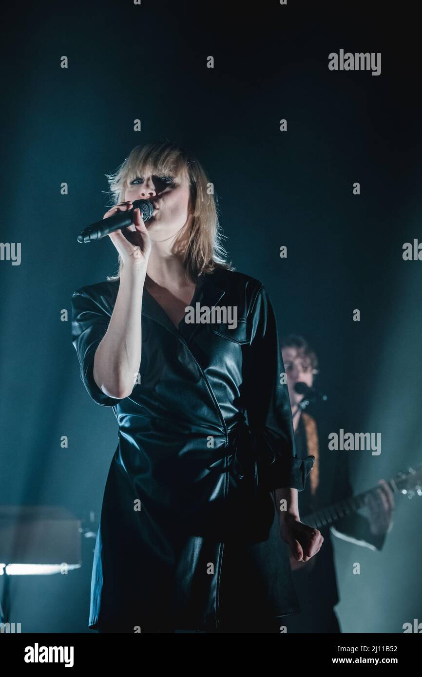 Bern, Schweiz. 19.. März 2022. Die belgische Band Hooverphonic spielt ...