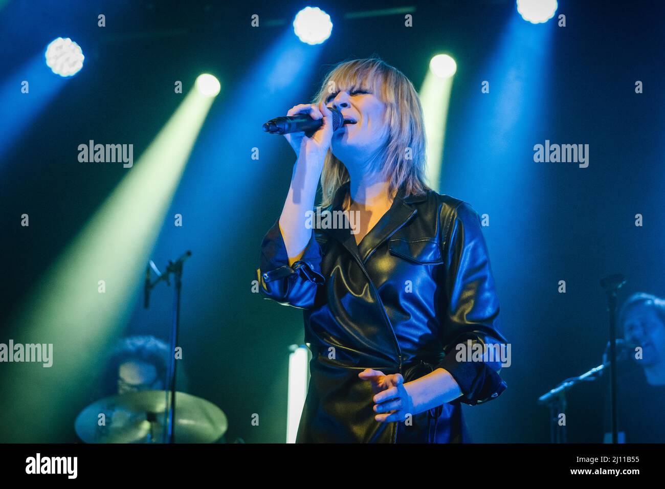Bern, Schweiz. 19.. März 2022. Die belgische Band Hooverphonic spielt ...