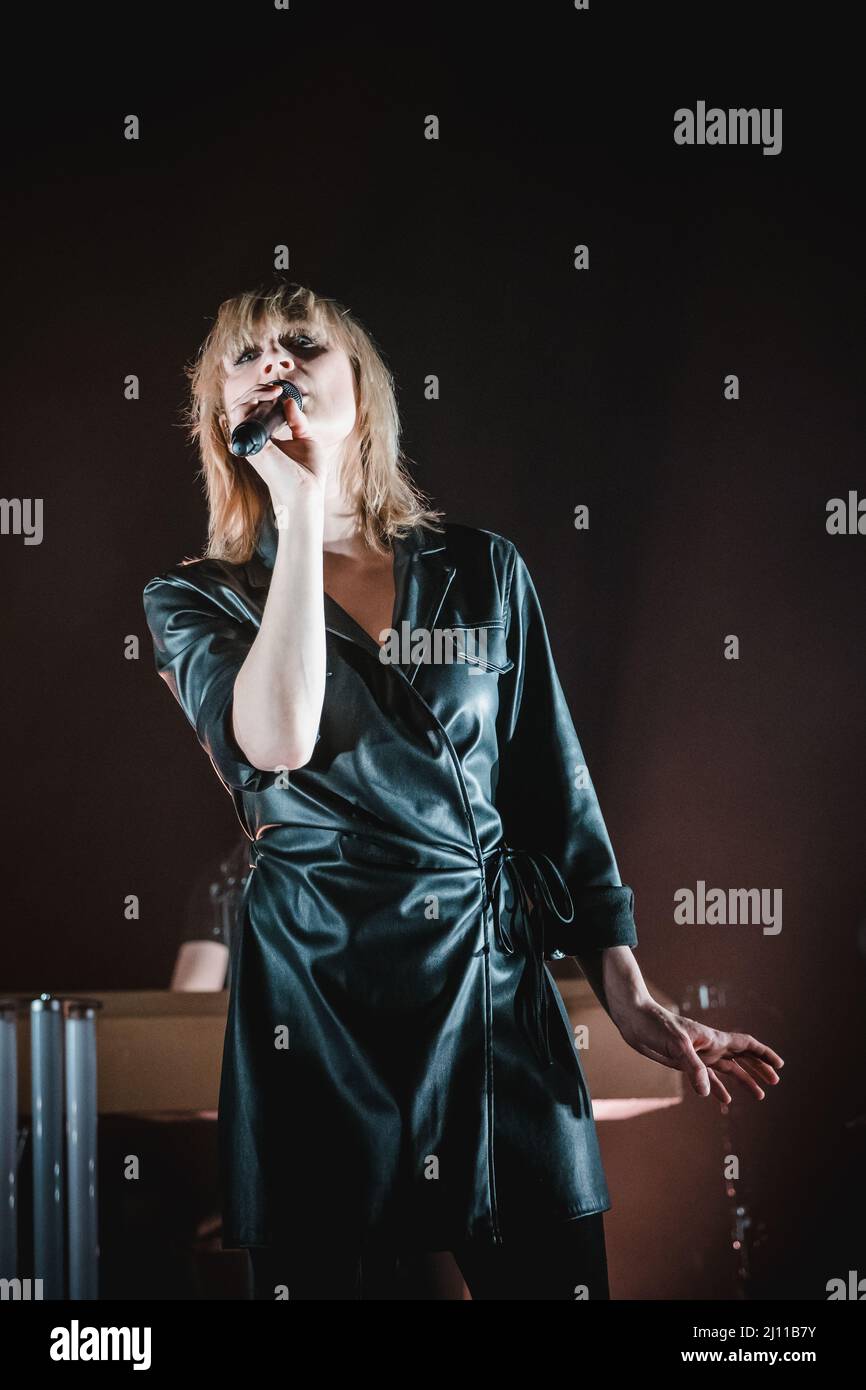 Bern, Schweiz. 19.. März 2022. Die belgische Band Hooverphonic spielt ...
