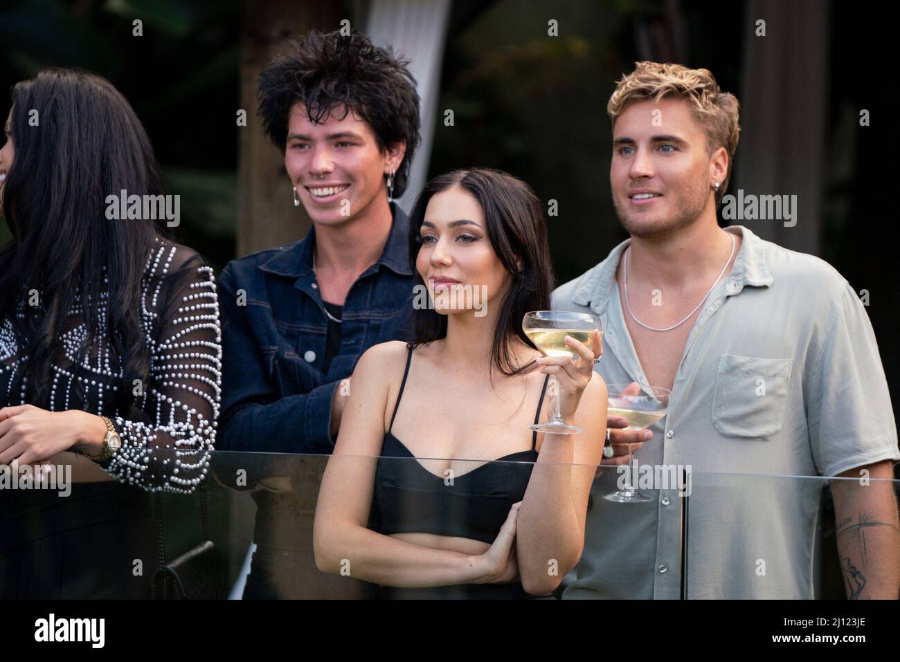 BYRON BAES, nach vorne, von links: Cai Leplaw, Sarah Tangye, Nathan ...