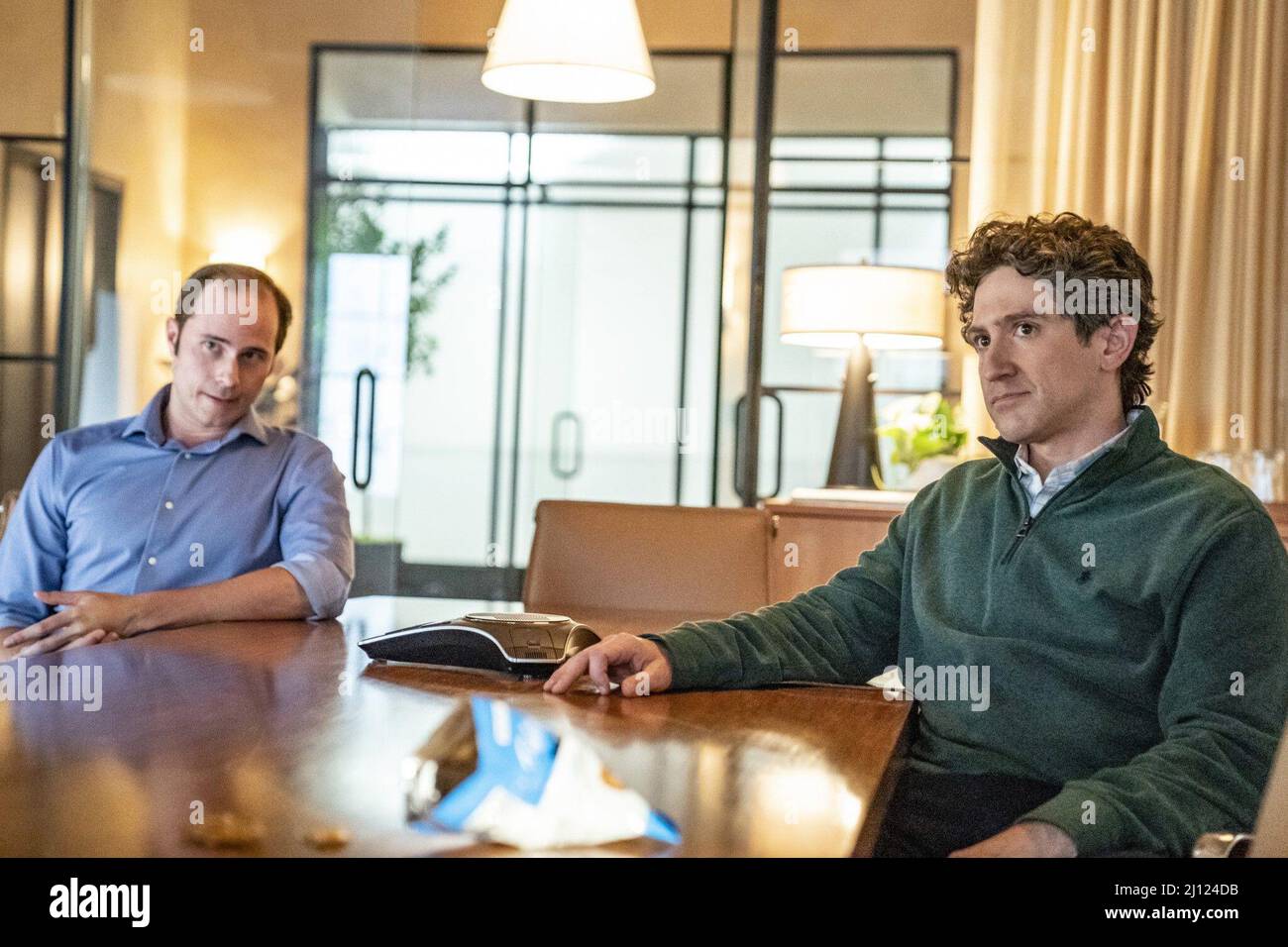 SUPER PUMPED: DER KAMPF UM UBER, von links: Sonny Valicenti als Matt ...