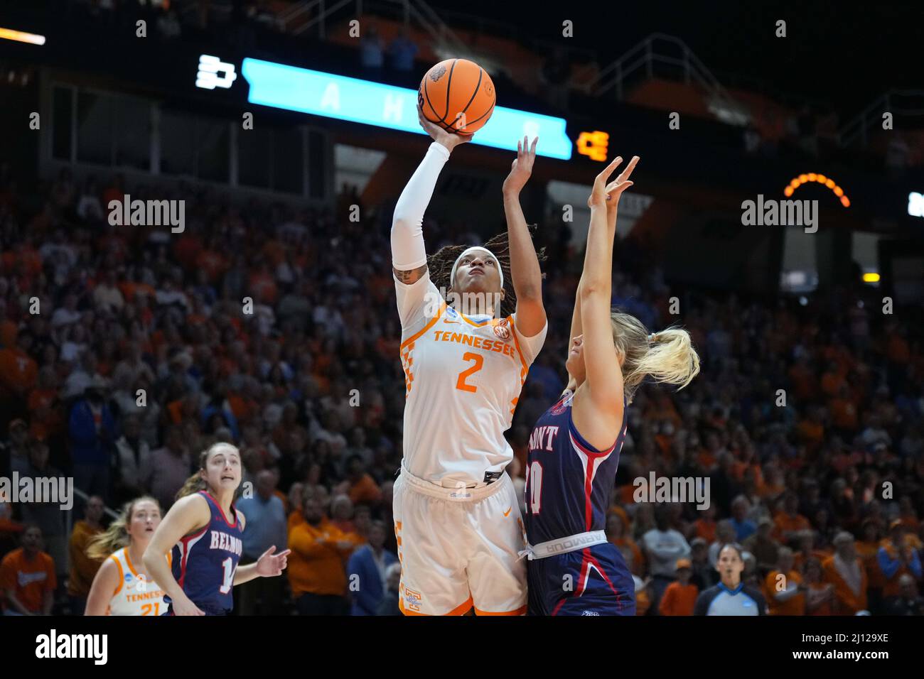 21. März 2022: Alexus Dye #2 der Tennessee Lady Vols schießt den Ball ...