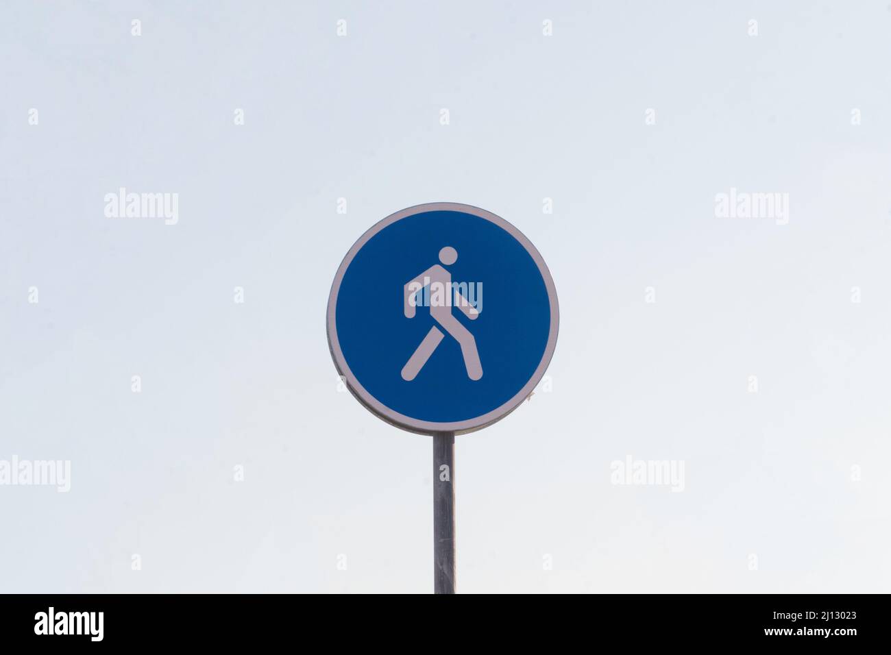 Blue pedestrian zone road sign -Fotos und -Bildmaterial in hoher ...