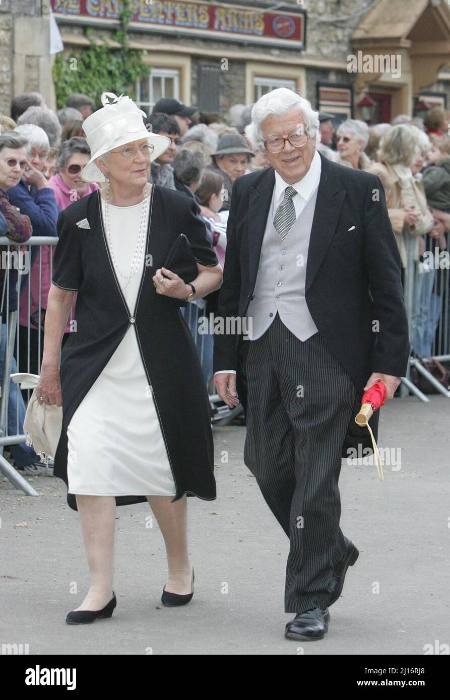 Datei Foto vom 06/05/06 von Lord und Lady Howe kommen zur Hochzeit von ...