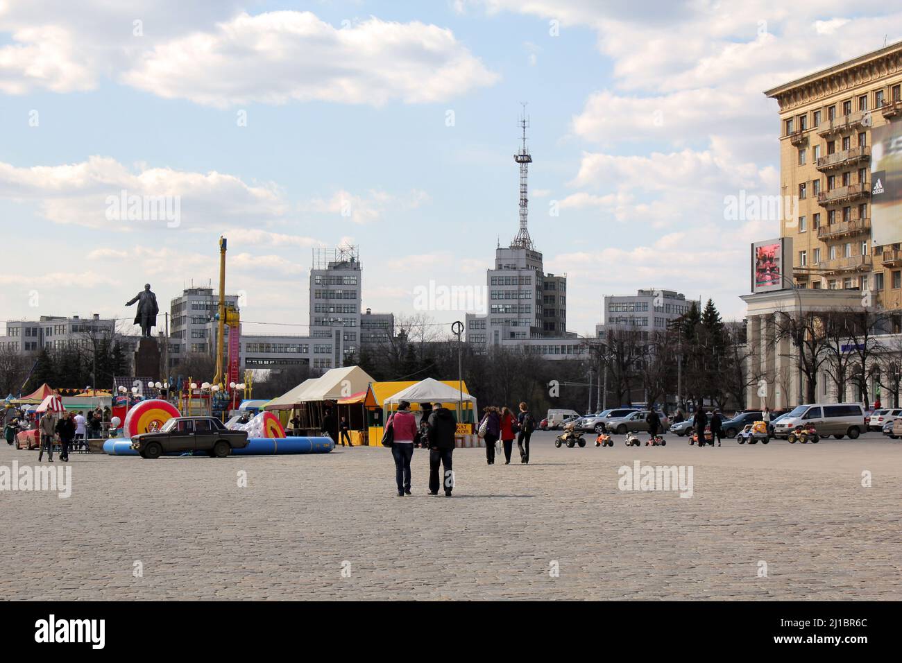 CHARKOW, UKRAINE - 21. APRIL 2011: Dies ist der Platz der Freiheit mit ...