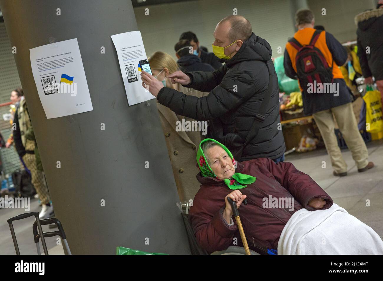 02.03.2022, Deutschland, Berlin, Berlin - Ukrainische Kriegsflüchtlinge ...