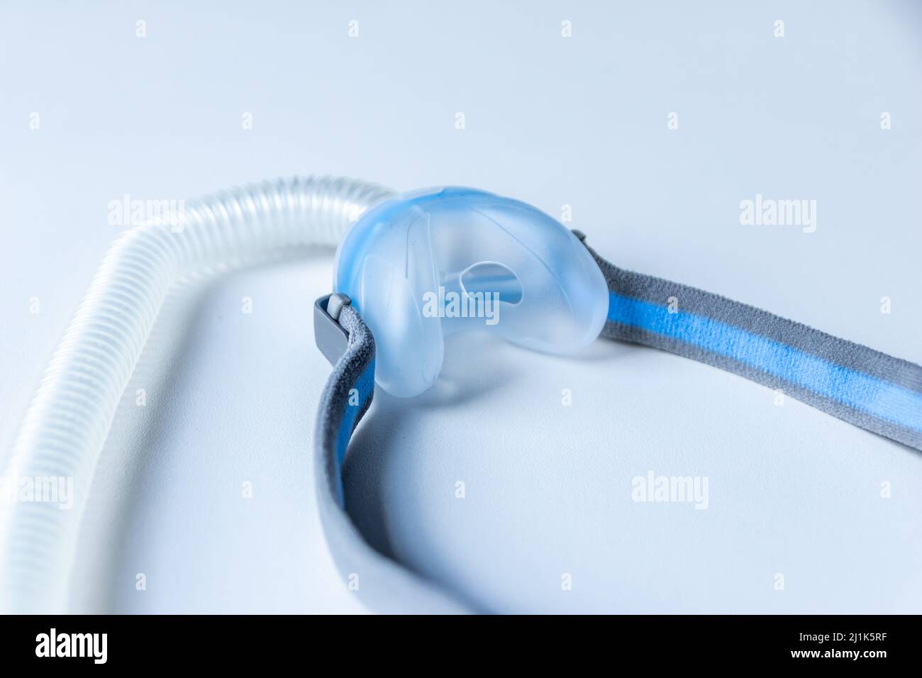 CPAP-Maske gegen obstruktive Schlafapnoe hilft Patienten ...