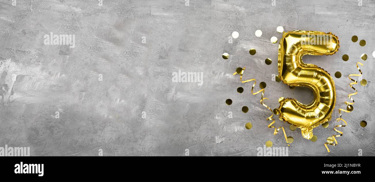 Top 5 confetti -Fotos und -Bildmaterial in hoher Auflösung – Alamy